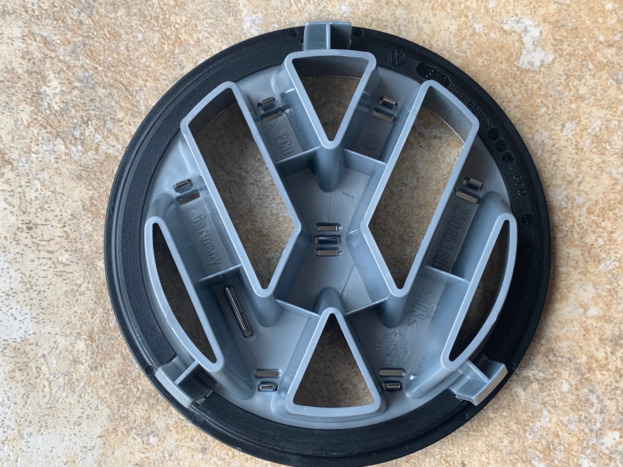 VW Front Emblem 3A0853600 EPG – VW Golf 1