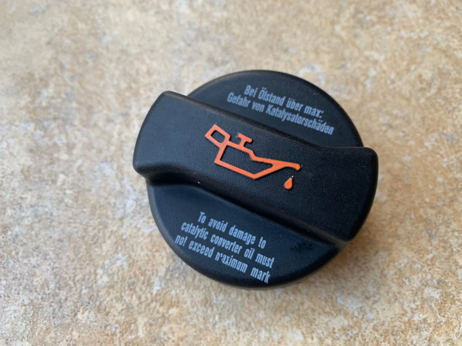 Oil Cap 06A103485F – VW Golf 1