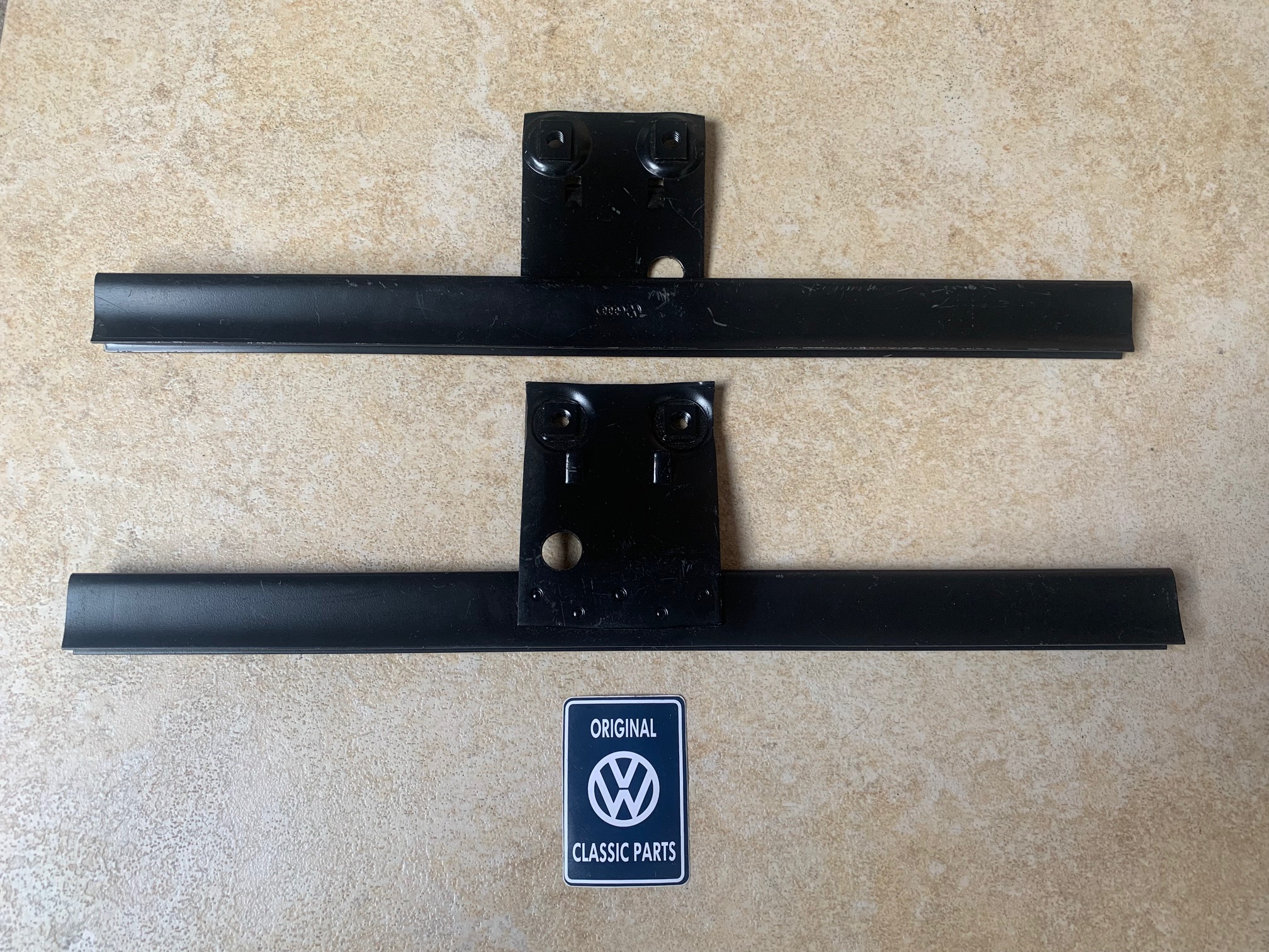 Golf Mk1 Lift Channel (Set) – 171837571A – VW Golf 1