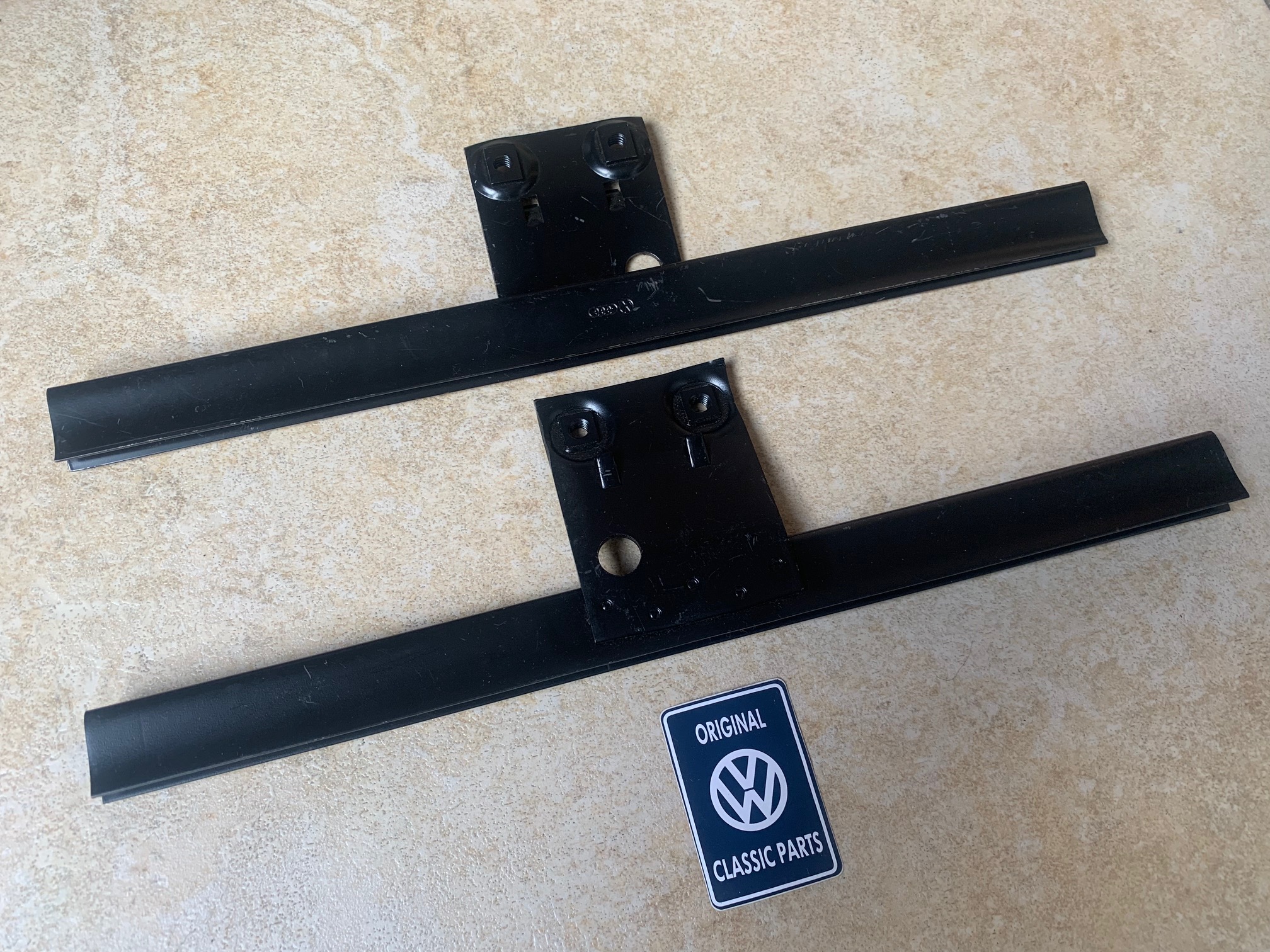 Golf Mk1 Lift Channel (Set) – 171837571A – VW Golf 1