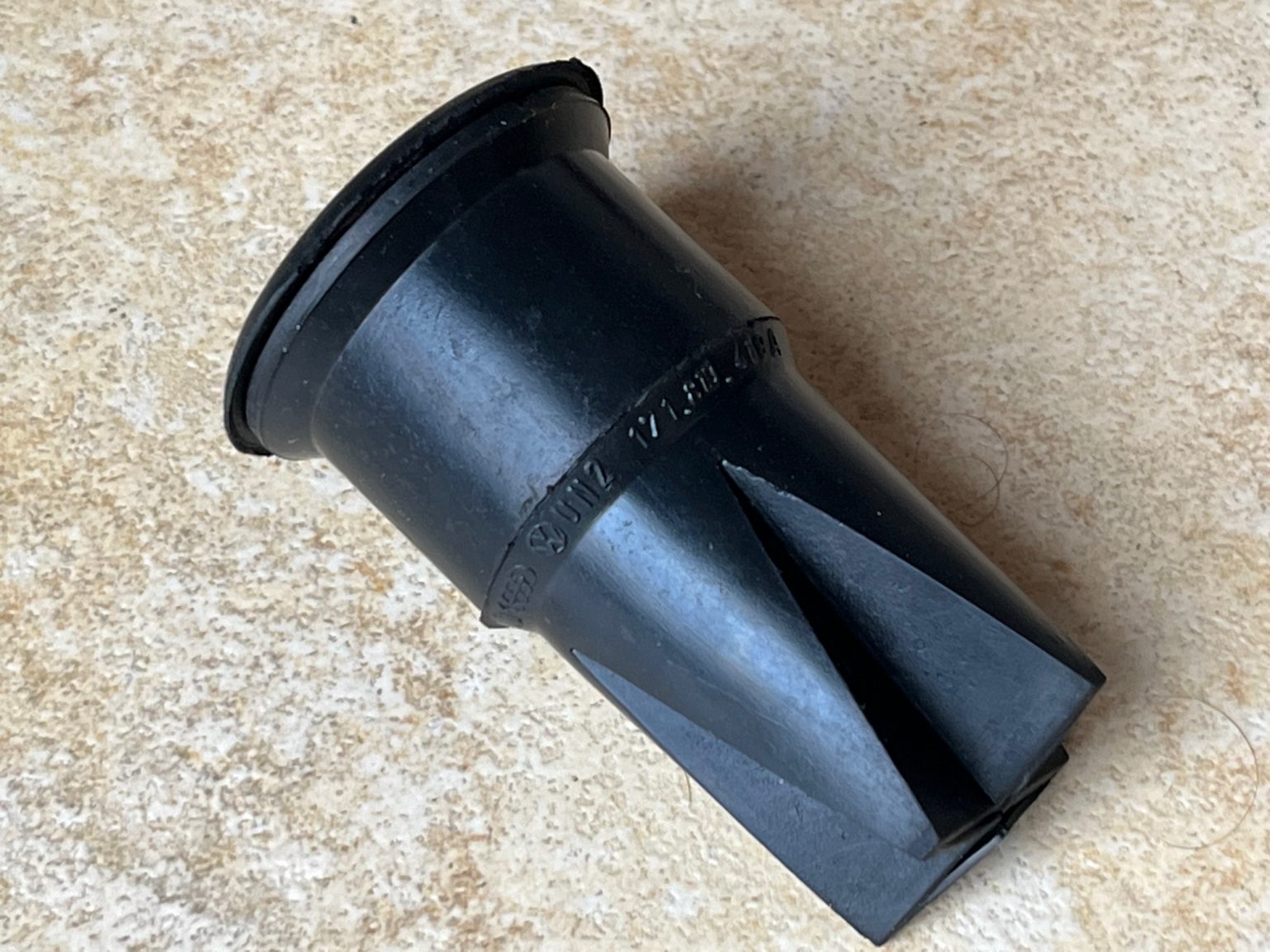 Water drain grommet / valve – 171819419a – VW Golf 1